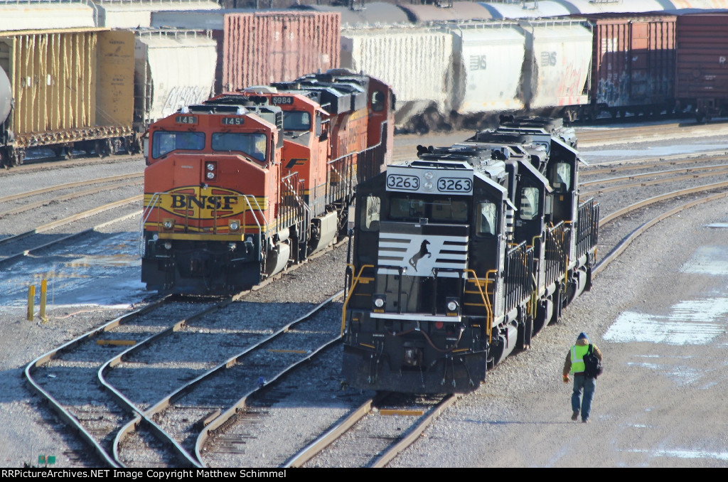 BNSF 145 & NS 3263